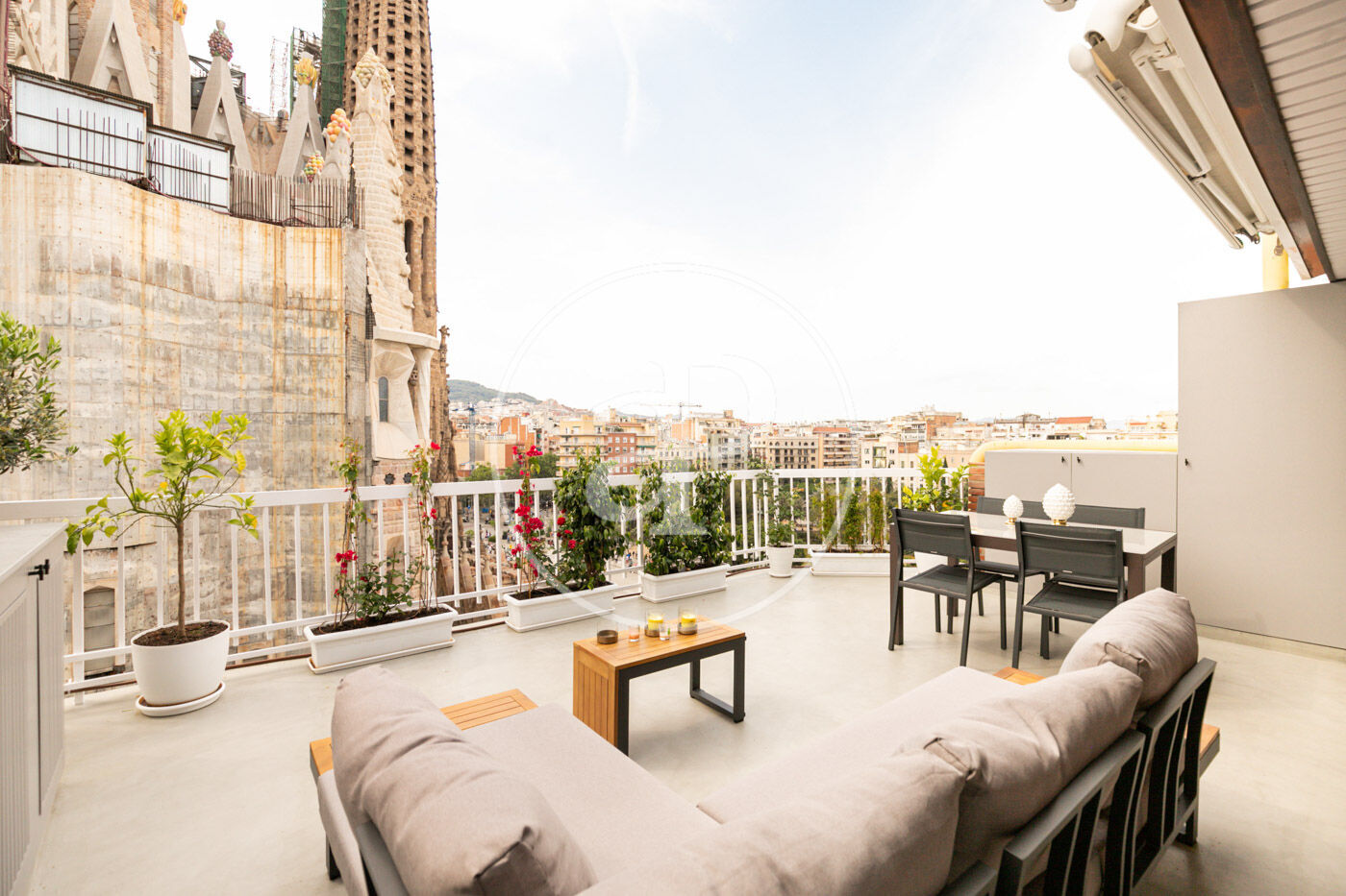 99 sqm flat with terrace and views for rent in La Sagrada Família ...